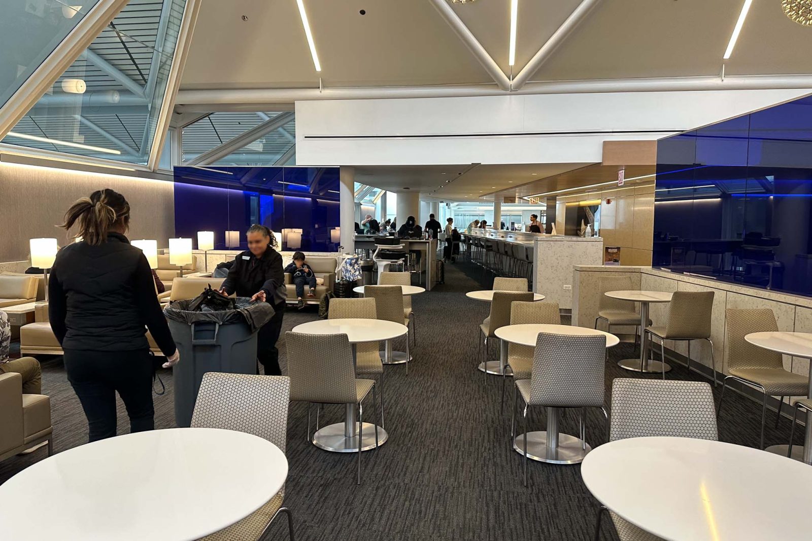 Review: United Club Lounge Chicago O'hare Airport Concourse F