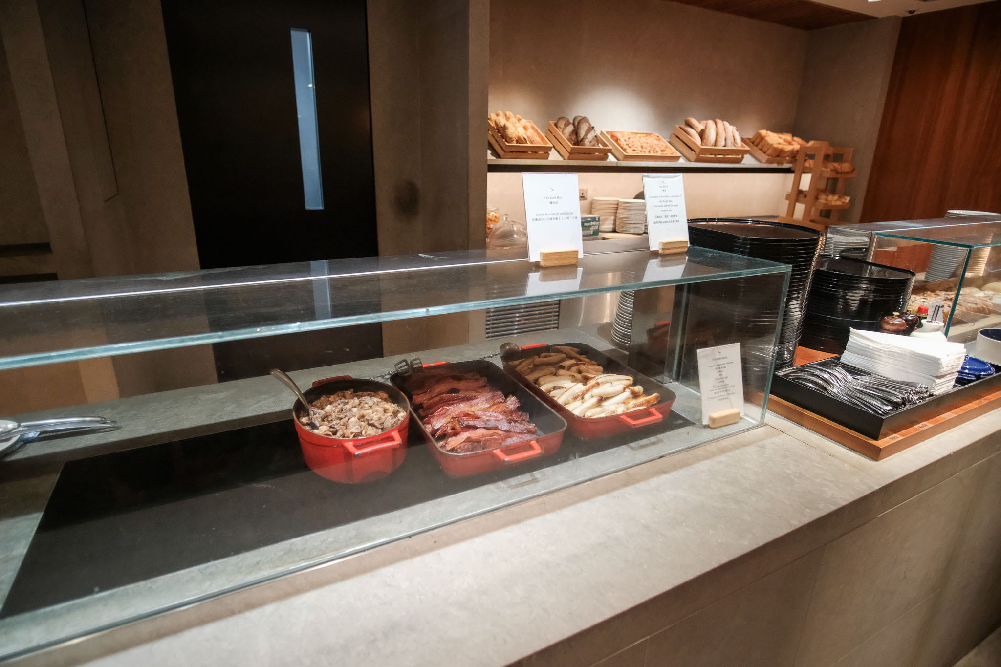 Review: Cathay Pacific The Pier Business Class Lounge HKG